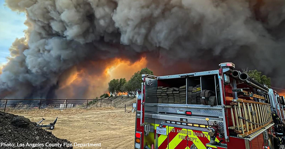 Fast-Spreading Hughes Fire in LA County Forces Tens of Thousands to ...